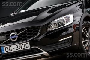 Black Volvo V60 2017 in Jelgava, with an engine capacity of 2.40 L and mileage of 0 thousand km for 11690 €, photo 5 on AUTOMOTO.COM.LV