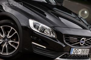 Black Volvo V60 2017 in Jelgava, with an engine capacity of 2.40 L and mileage of 0 thousand km for 11690 €, photo 6 on AUTOMOTO.COM.LV