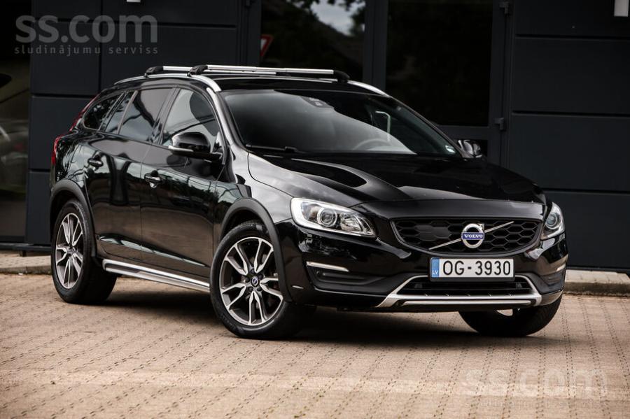 Black Volvo V60 2017 in Jelgava, with an engine capacity of 2.40 L and mileage of 0 thousand km for 11690 €, photo 7 on AUTOMOTO.COM.LV
