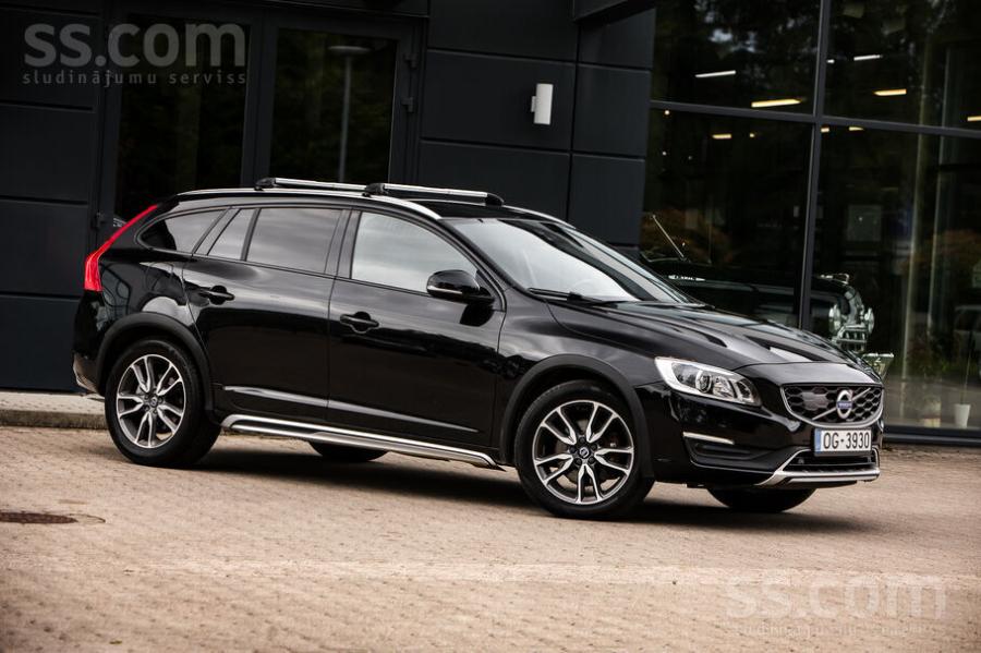 Black Volvo V60 2017 in Jelgava, with an engine capacity of 2.40 L and mileage of 0 thousand km for 11690 €, photo 8 on AUTOMOTO.COM.LV