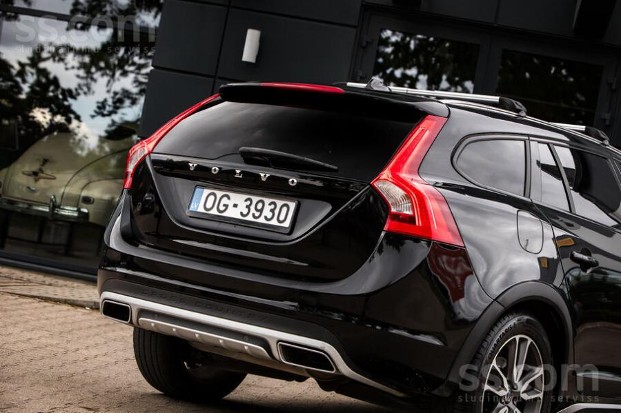 Black Volvo V60 2017 in Jelgava, with an engine capacity of 2.40 L and mileage of 0 thousand km for 11690 €, photo 9 on AUTOMOTO.COM.LV