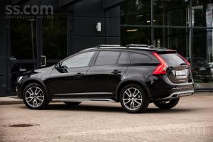 Black Volvo V60 2017 in Jelgava, with an engine capacity of 2.40 L and mileage of 0 thousand km for 11690 €, photo 13 on AUTOMOTO.COM.LV