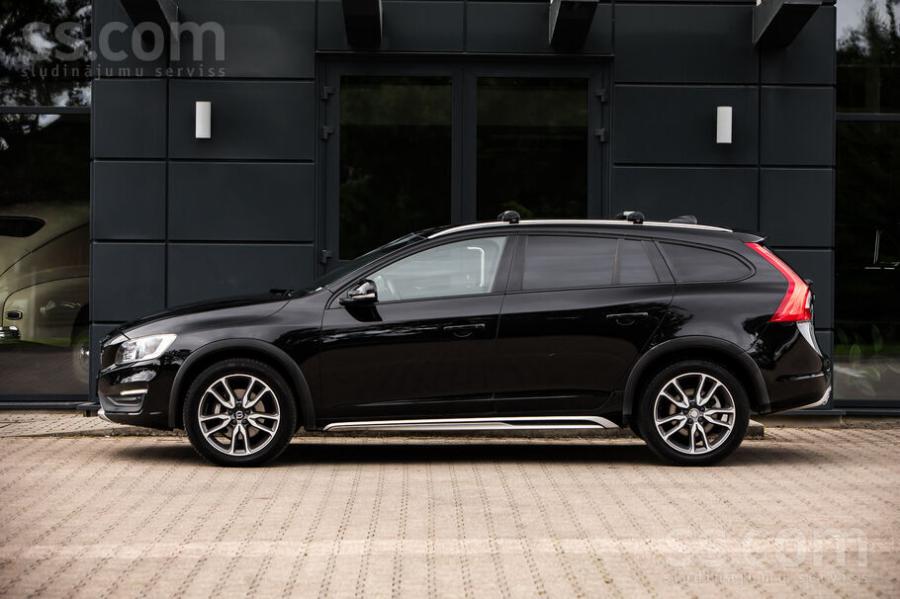 Black Volvo V60 2017 in Jelgava, with an engine capacity of 2.40 L and mileage of 0 thousand km for 11690 €, photo 14 on AUTOMOTO.COM.LV