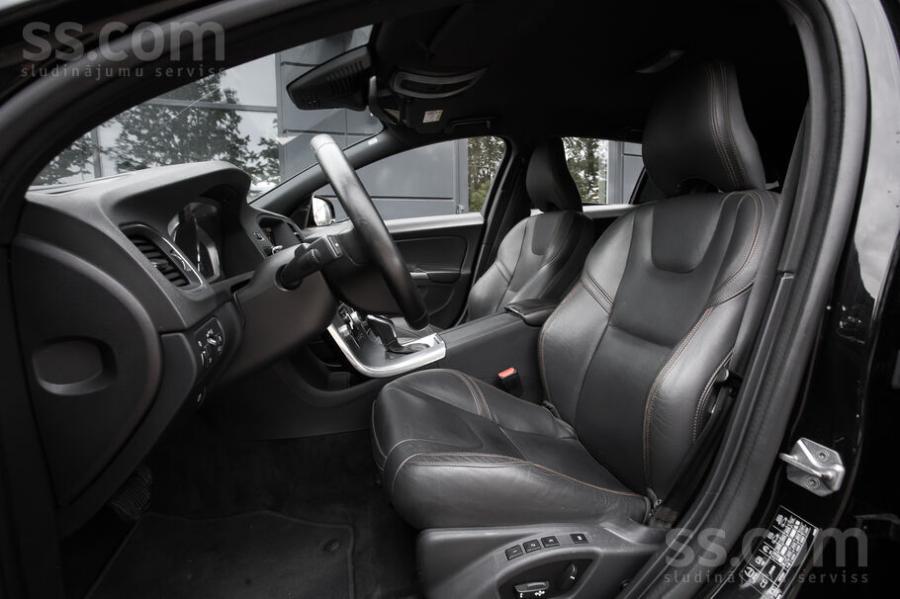 Black Volvo V60 2017 in Jelgava, with an engine capacity of 2.40 L and mileage of 0 thousand km for 11690 €, photo 16 on AUTOMOTO.COM.LV
