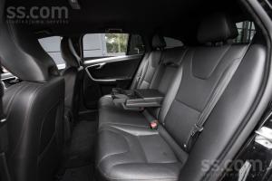 Black Volvo V60 2017 in Jelgava, with an engine capacity of 2.40 L and mileage of 0 thousand km for 11690 €, photo 17 on AUTOMOTO.COM.LV