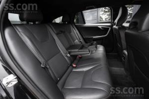Black Volvo V60 2017 in Jelgava, with an engine capacity of 2.40 L and mileage of 0 thousand km for 11690 €, photo 18 on AUTOMOTO.COM.LV