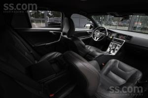 Black Volvo V60 2017 in Jelgava, with an engine capacity of 2.40 L and mileage of 0 thousand km for 11690 €, photo 20 on AUTOMOTO.COM.LV