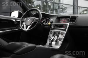 Black Volvo V60 2017 in Jelgava, with an engine capacity of 2.40 L and mileage of 0 thousand km for 11690 €, photo 22 on AUTOMOTO.COM.LV