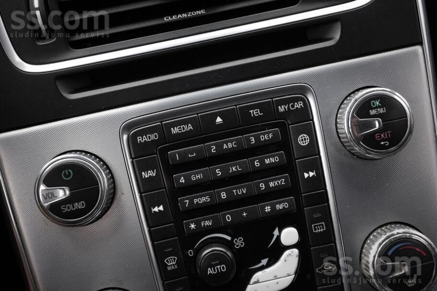 Black Volvo V60 2017 in Jelgava, with an engine capacity of 2.40 L and mileage of 0 thousand km for 11690 €, photo 23 on AUTOMOTO.COM.LV