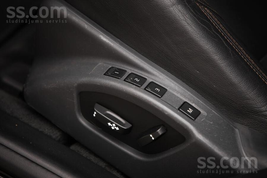 Black Volvo V60 2017 in Jelgava, with an engine capacity of 2.40 L and mileage of 0 thousand km for 11690 €, photo 26 on AUTOMOTO.COM.LV