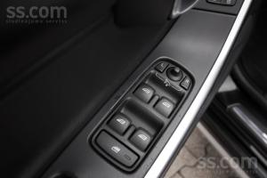 Black Volvo V60 2017 in Jelgava, with an engine capacity of 2.40 L and mileage of 0 thousand km for 11690 €, photo 27 on AUTOMOTO.COM.LV