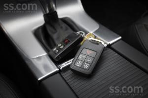 Black Volvo V60 2017 in Jelgava, with an engine capacity of 2.40 L and mileage of 0 thousand km for 11690 €, photo 28 on AUTOMOTO.COM.LV