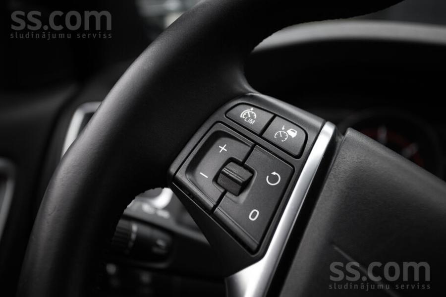 Black Volvo V60 2017 in Jelgava, with an engine capacity of 2.40 L and mileage of 0 thousand km for 11690 €, photo 30 on AUTOMOTO.COM.LV