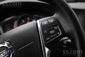 Black Volvo V60 2017 in Jelgava, with an engine capacity of 2.40 L and mileage of 0 thousand km for 11690 €, photo 31 on AUTOMOTO.COM.LV