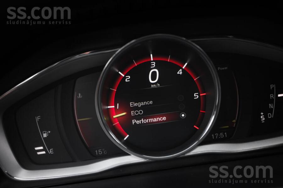 Black Volvo V60 2017 in Jelgava, with an engine capacity of 2.40 L and mileage of 0 thousand km for 11690 €, photo 33 on AUTOMOTO.COM.LV