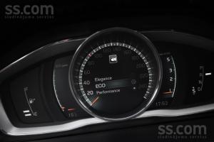 Black Volvo V60 2017 in Jelgava, with an engine capacity of 2.40 L and mileage of 0 thousand km for 11690 €, photo 34 on AUTOMOTO.COM.LV