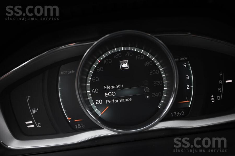 Black Volvo V60 2017 in Jelgava, with an engine capacity of 2.40 L and mileage of 0 thousand km for 11690 €, photo 34 on AUTOMOTO.COM.LV