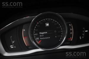 Black Volvo V60 2017 in Jelgava, with an engine capacity of 2.40 L and mileage of 0 thousand km for 11690 €, photo 35 on AUTOMOTO.COM.LV