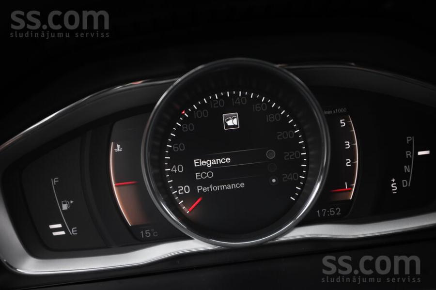 Black Volvo V60 2017 in Jelgava, with an engine capacity of 2.40 L and mileage of 0 thousand km for 11690 €, photo 35 on AUTOMOTO.COM.LV