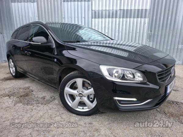 Black Volvo V60 2017 in Tallinn, with an engine capacity of 2.00 L and mileage of 204 thousand km for 8790 €, photo 1 on AUTOMOTO.COM.LV