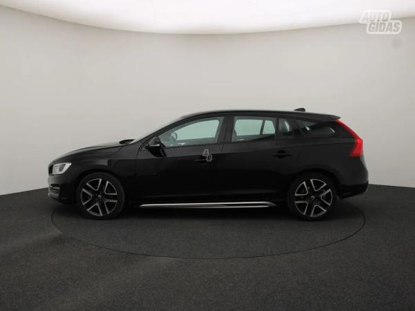 Melns Volvo V60 2017 Viļņa, ar dzinēja tilpumu 2.00 L un nobraukumu 291 tūkst. km par 8999 €, foto 6 vietnē AUTOMOTO.COM.LV