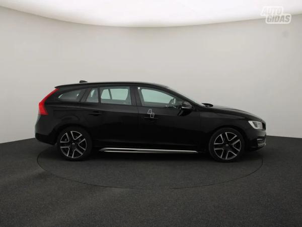 Melns Volvo V60 2017 Viļņa, ar dzinēja tilpumu 2.00 L un nobraukumu 291 tūkst. km par 8999 €, foto 9 vietnē AUTOMOTO.COM.LV
