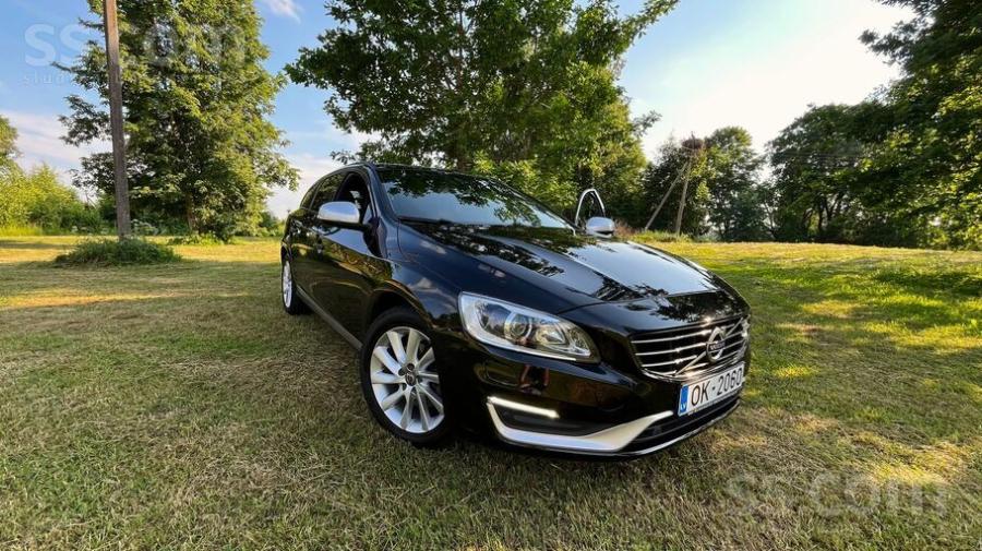 Melns Volvo V60 2017 Daugavpils, ar dzinēja tilpumu 2.00 L un nobraukumu 232 tūkst. km par 10500 €, foto 1 vietnē AUTOMOTO.COM.LV