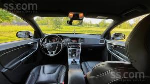 Melns Volvo V60 2017 Daugavpils, ar dzinēja tilpumu 2.00 L un nobraukumu 232 tūkst. km par 10500 €, foto 4 vietnē AUTOMOTO.COM.LV