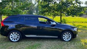 Melns Volvo V60 2017 Daugavpils, ar dzinēja tilpumu 2.00 L un nobraukumu 232 tūkst. km par 10500 €, foto 6 vietnē AUTOMOTO.COM.LV