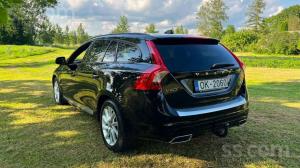 Melns Volvo V60 2017 Daugavpils, ar dzinēja tilpumu 2.00 L un nobraukumu 232 tūkst. km par 10500 €, foto 11 vietnē AUTOMOTO.COM.LV