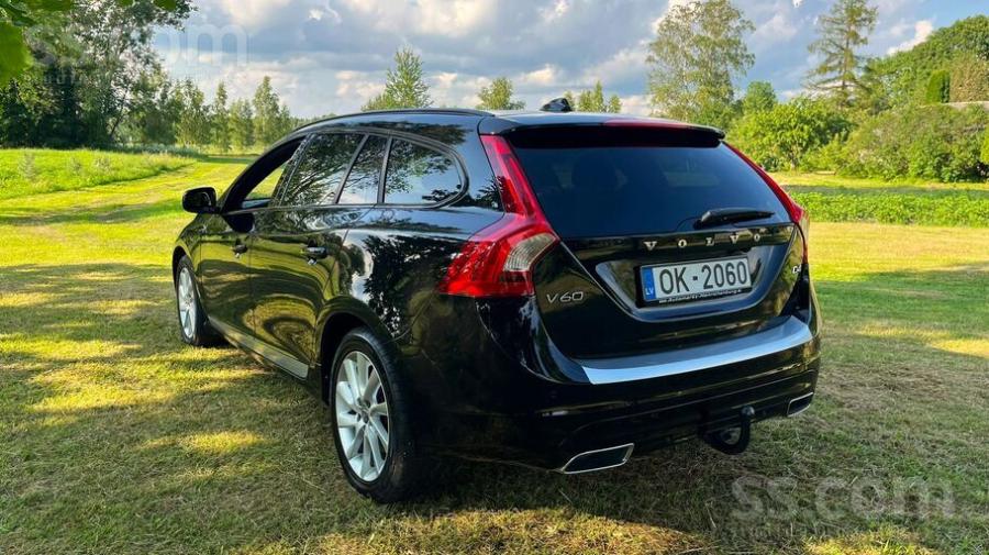 Melns Volvo V60 2017 Daugavpils, ar dzinēja tilpumu 2.00 L un nobraukumu 232 tūkst. km par 10500 €, foto 11 vietnē AUTOMOTO.COM.LV
