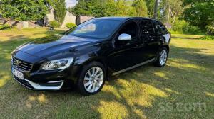 Melns Volvo V60 2017 Daugavpils, ar dzinēja tilpumu 2.00 L un nobraukumu 232 tūkst. km par 10500 €, foto 14 vietnē AUTOMOTO.COM.LV