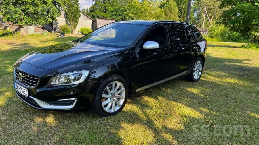 Melns Volvo V60 2017 Daugavpils, ar dzinēja tilpumu 2.00 L un nobraukumu 232 tūkst. km par 10500 €, foto 14 vietnē AUTOMOTO.COM.LV
