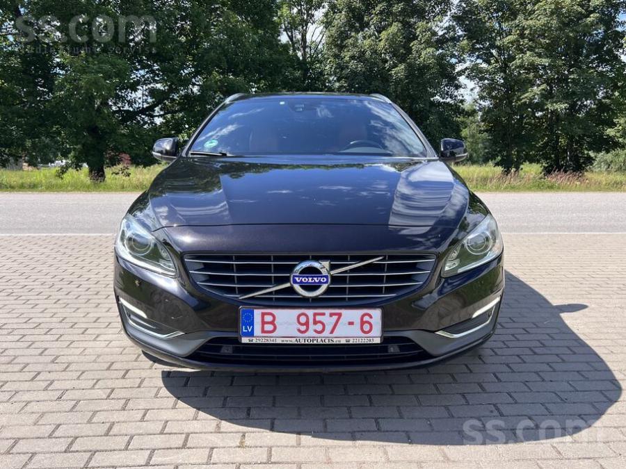 Melns Volvo V60 2017 Limbaži, ar dzinēja tilpumu 2.00 L un nobraukumu 218 tūkst. km par 10350 €, foto 3 vietnē AUTOMOTO.COM.LV