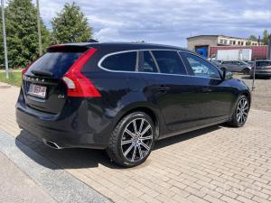 Melns Volvo V60 2017 Limbaži, ar dzinēja tilpumu 2.00 L un nobraukumu 218 tūkst. km par 10350 €, foto 5 vietnē AUTOMOTO.COM.LV
