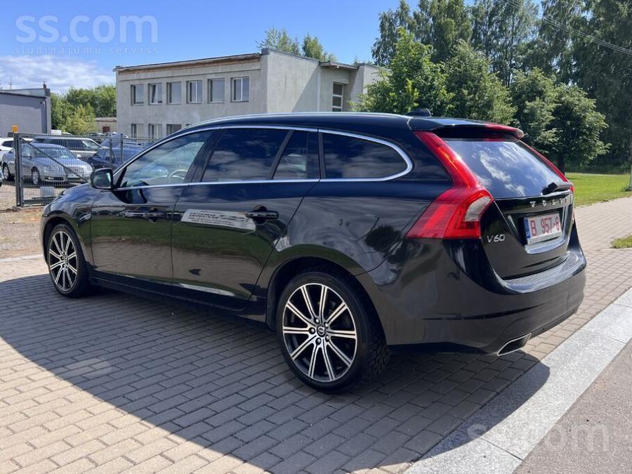 Melns Volvo V60 2017 Limbaži, ar dzinēja tilpumu 2.00 L un nobraukumu 218 tūkst. km par 10350 €, foto 7 vietnē AUTOMOTO.COM.LV