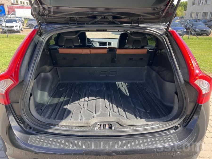 Melns Volvo V60 2017 Limbaži, ar dzinēja tilpumu 2.00 L un nobraukumu 218 tūkst. km par 10350 €, foto 8 vietnē AUTOMOTO.COM.LV