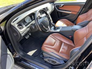 Melns Volvo V60 2017 Limbaži, ar dzinēja tilpumu 2.00 L un nobraukumu 218 tūkst. km par 10350 €, foto 9 vietnē AUTOMOTO.COM.LV