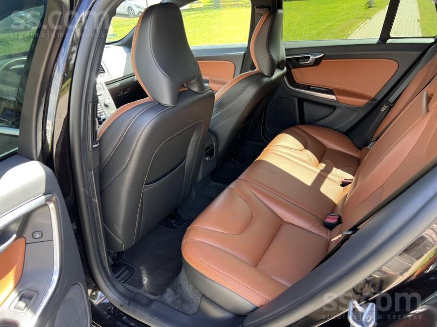 Melns Volvo V60 2017 Limbaži, ar dzinēja tilpumu 2.00 L un nobraukumu 218 tūkst. km par 10350 €, foto 10 vietnē AUTOMOTO.COM.LV