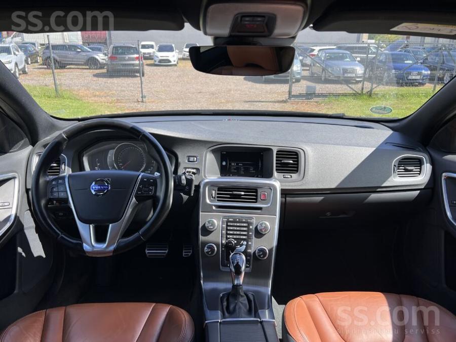 Melns Volvo V60 2017 Limbaži, ar dzinēja tilpumu 2.00 L un nobraukumu 218 tūkst. km par 10350 €, foto 13 vietnē AUTOMOTO.COM.LV
