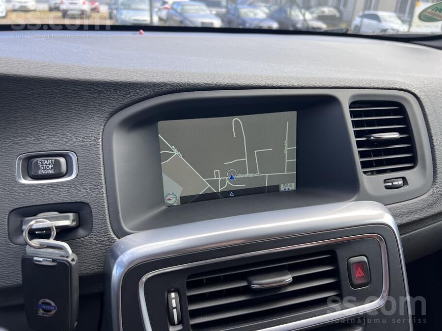 Melns Volvo V60 2017 Limbaži, ar dzinēja tilpumu 2.00 L un nobraukumu 218 tūkst. km par 10350 €, foto 15 vietnē AUTOMOTO.COM.LV