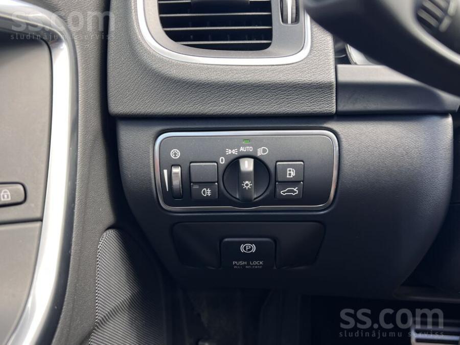 Melns Volvo V60 2017 Limbaži, ar dzinēja tilpumu 2.00 L un nobraukumu 218 tūkst. km par 10350 €, foto 22 vietnē AUTOMOTO.COM.LV