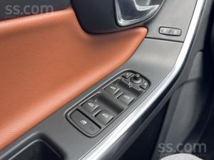 Melns Volvo V60 2017 Limbaži, ar dzinēja tilpumu 2.00 L un nobraukumu 218 tūkst. km par 10350 €, foto 23 vietnē AUTOMOTO.COM.LV
