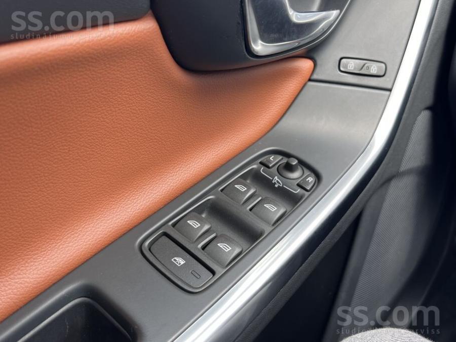 Melns Volvo V60 2017 Limbaži, ar dzinēja tilpumu 2.00 L un nobraukumu 218 tūkst. km par 10350 €, foto 23 vietnē AUTOMOTO.COM.LV