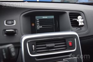 Black Volvo V60 2017 in Riga, with an engine capacity of 2.00 L and mileage of 332 thousand km for 8900 €, photo 8 on AUTOMOTO.COM.LV