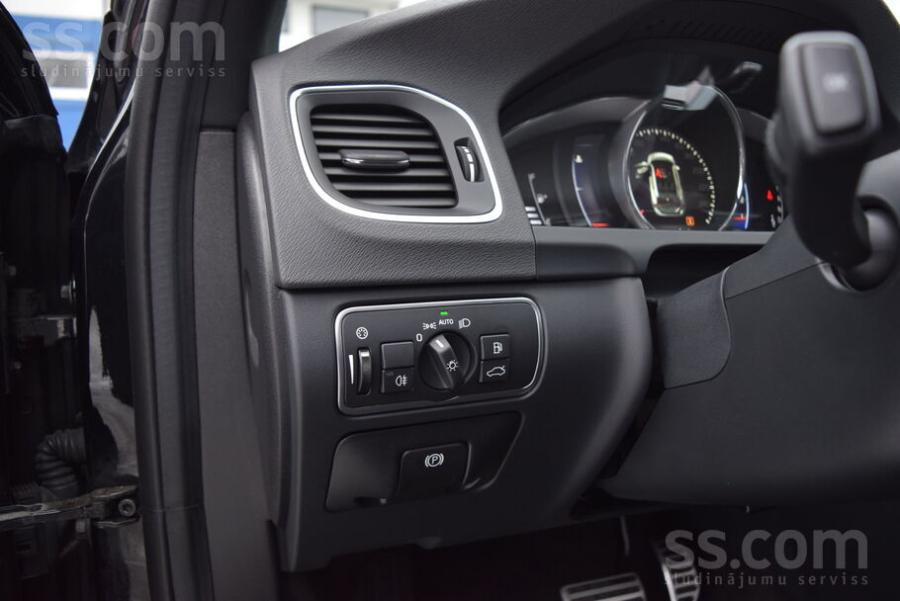 Black Volvo V60 2017 in Riga, with an engine capacity of 2.00 L and mileage of 332 thousand km for 8900 €, photo 10 on AUTOMOTO.COM.LV