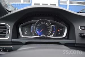 Black Volvo V60 2017 in Riga, with an engine capacity of 2.00 L and mileage of 332 thousand km for 8900 €, photo 12 on AUTOMOTO.COM.LV