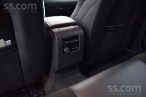Black Volvo V60 2017 in Riga, with an engine capacity of 2.00 L and mileage of 332 thousand km for 8900 €, photo 15 on AUTOMOTO.COM.LV