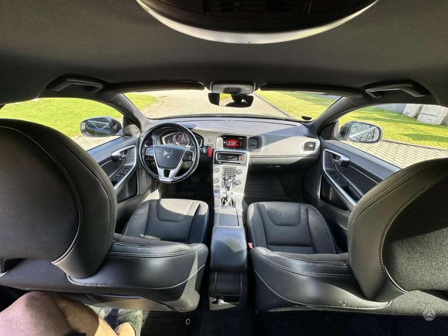 Melns Volvo V60 2017 Klaipėda, ar dzinēja tilpumu 2.40 L un nobraukumu 213 tūkst. km par 8200 €, foto 10 vietnē AUTOMOTO.COM.LV