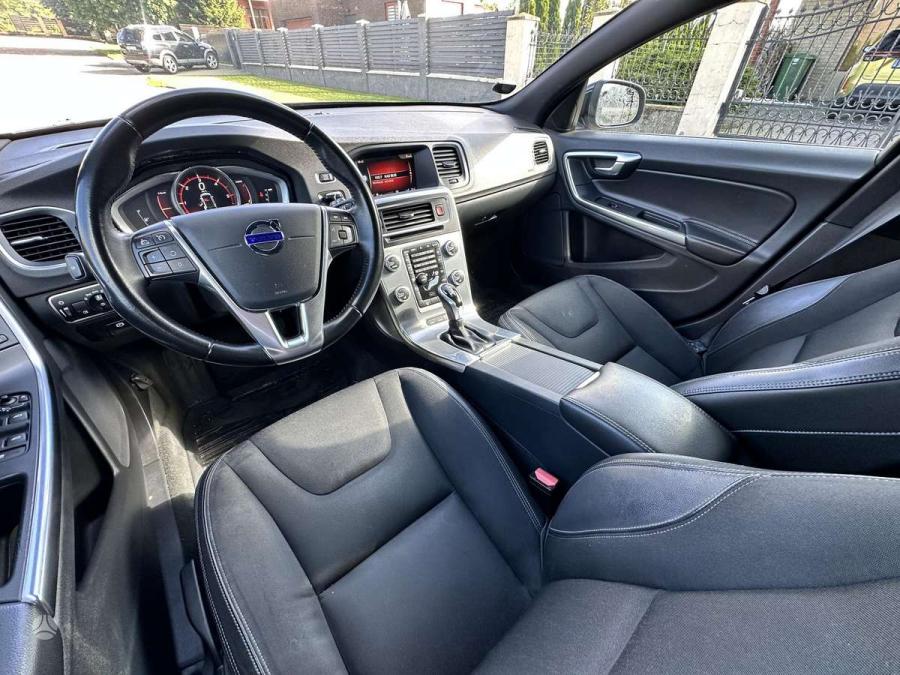 Melns Volvo V60 2017 Klaipėda, ar dzinēja tilpumu 2.40 L un nobraukumu 213 tūkst. km par 8200 €, foto 12 vietnē AUTOMOTO.COM.LV